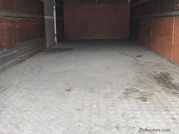 Used Isuzu 21ft Forward Closed Van with Lifter | 2015 21ft Forward ...