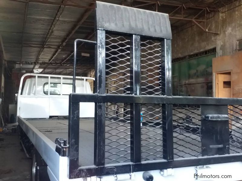 Used Isuzu Elf Self Loader Towing Long 4HF1 Newly painted | 1996 Elf ...