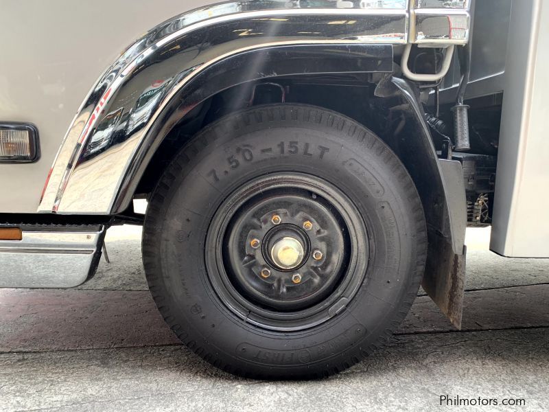 Used Isuzu elf surplus FB multi utility vehicle muv N-series nkr canter ...